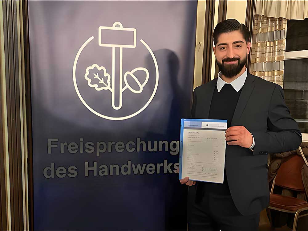 Maykil Rasoulou mit erfolgreicher Ausbildungsprüfung - H. Ringel